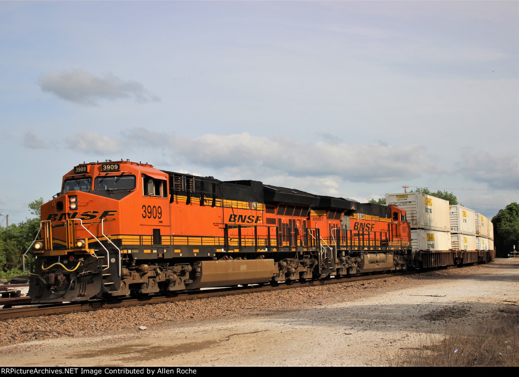 BNSF 3909